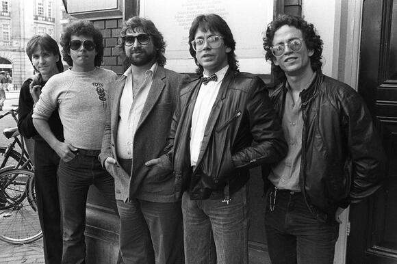 Toto, Cross, Romantics Tour - NewsBreak