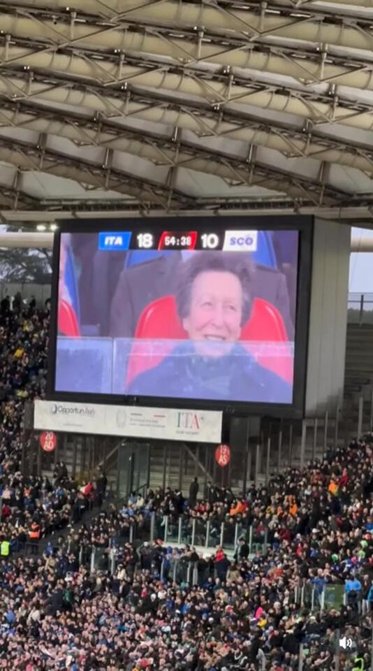 Princess Anne's Priceless Reaction on Realising Scotland Crowd Is ...