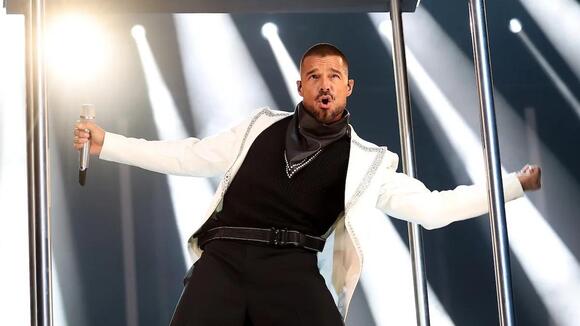 VMAs 2025: Ricky Martin Performs His Hits, Receives First-Ever Latin ...