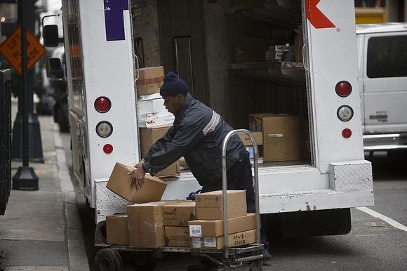FedEx Driver Fired For Posting Viral Clip Of Racist Woman Hurling N ...