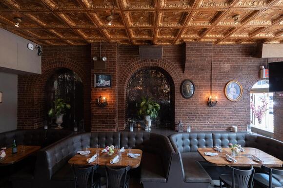 Iconic NYC bar visited by Teddy Roosevelt, Annie Oakley recruits ex ...