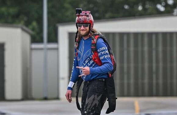 Skydiver survives plane crash, only to fall to death without parachute ...