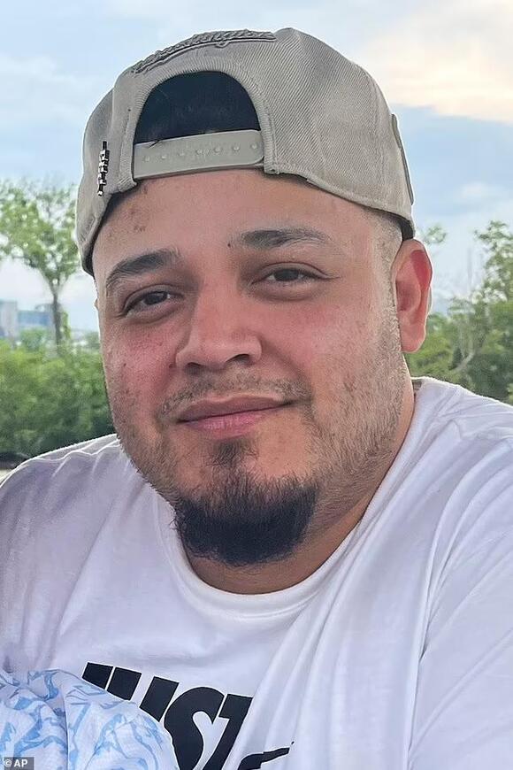 Democrat Senator says he'll go to El Salvador to free deported 'Maryland man' Trump says is a ...