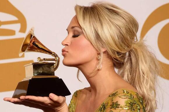 Carrie Underwood’s 2025 ‘Sunday Night Football’ Theme Is Here [Watch ...