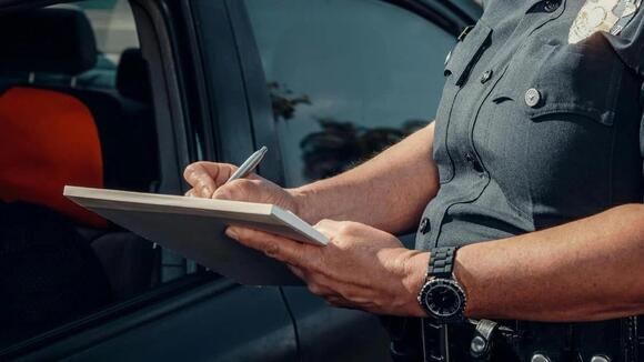 Sovereign citizens are losing their windows in viral police encounters ...
