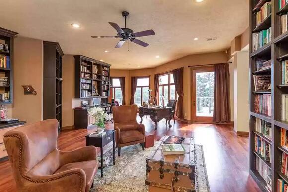 Go Inside Johnny Cash’s Former Table Rock Lake Mansion In Branson ...