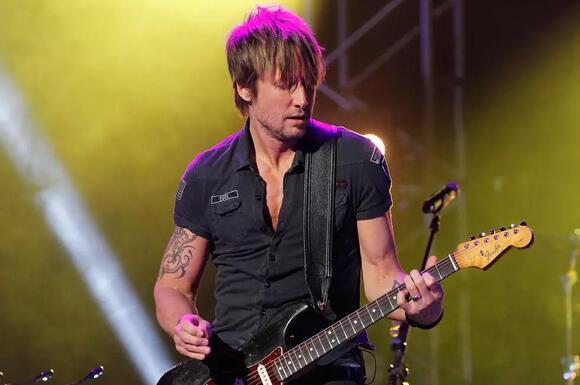 Brad Paisley’s Wife Throws ‘9-1-1: Nashville’ Premiere Party With Epic ...