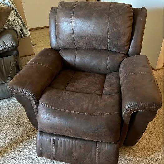 🎁 Freebies Up for Grabs in Salem — Furniture & Home Decor - NewsBreak