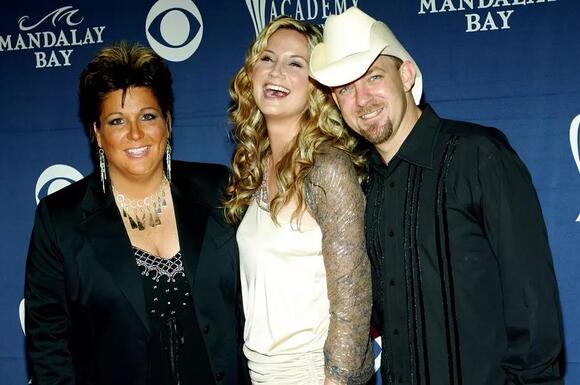 Watch Brantley Gilbert Respond To Zach Bryan Trolling Him, Jason Aldean ...