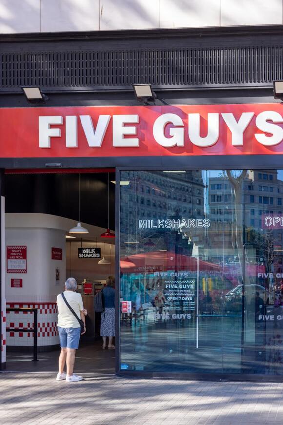 14 Alarming Reasons Five Guys Is Closing U.S. Restaurants - NewsBreak