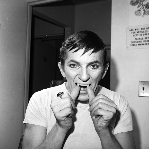Here’s What Happened to ‘Dark Shadows’ Actor Jonathan Frid, Who Played ...