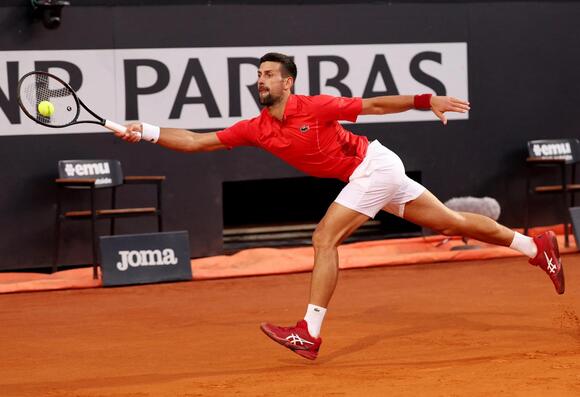 Novak Djokovic collapses after getting drilled with bottle in Rome