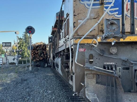Train Crashes Into Logging Truck Trapped At Red Light In Oregon - NewsBreak