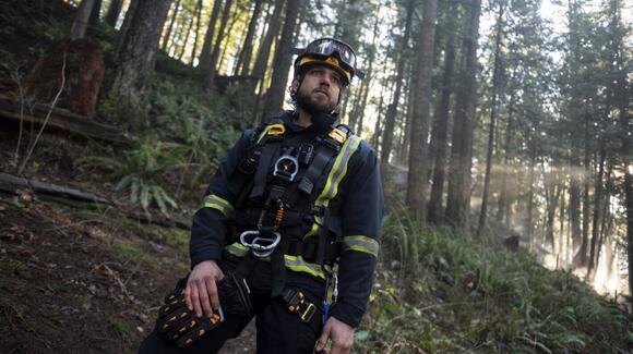 Max Thieriot Teases ‘Driven’ Bode in ‘Fire Country’ Season 5 - NewsBreak