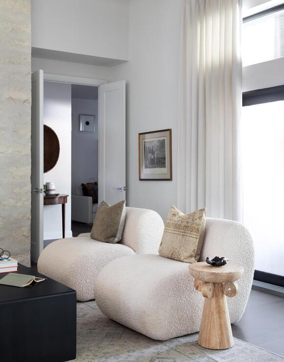 This Texas home teaches us how to use rich contrasts to create an ...