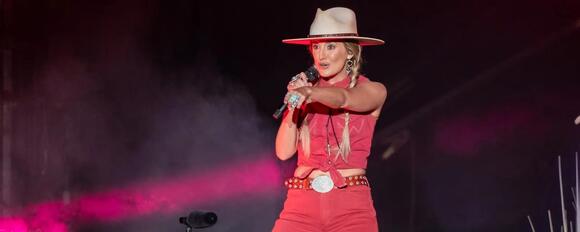 Lainey Wilson Announces Special Limited-Edition Download of ‘Whirlwind ...