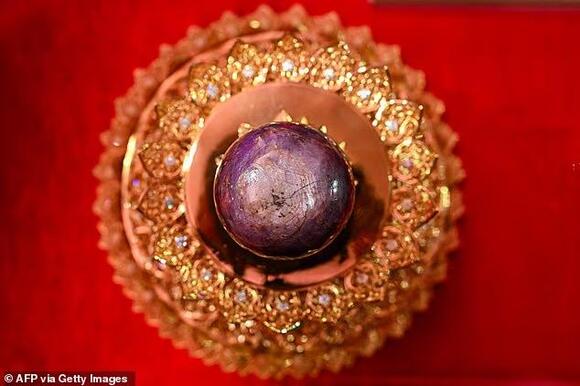 Rare 'Purple Star Sapphire' weighing 3,563 CARATS discovered in Sri ...