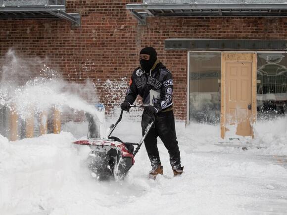 Ice-related injuries spike 13% at UK Hospital as freeze-thaw cycle ...