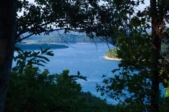 Arkansas’ Cleanest and Deepest Lake is Also Home to a Sunken Town ...