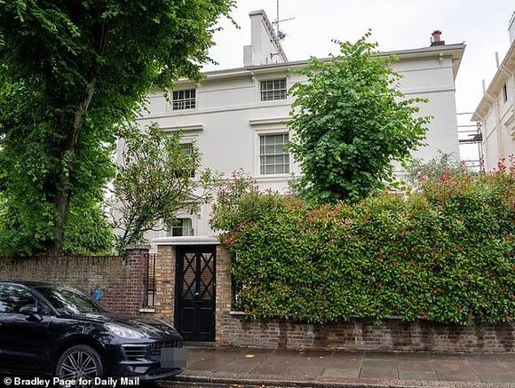 Paint it black! Rolling Stones icon Ronnie Wood ordered to replace ...