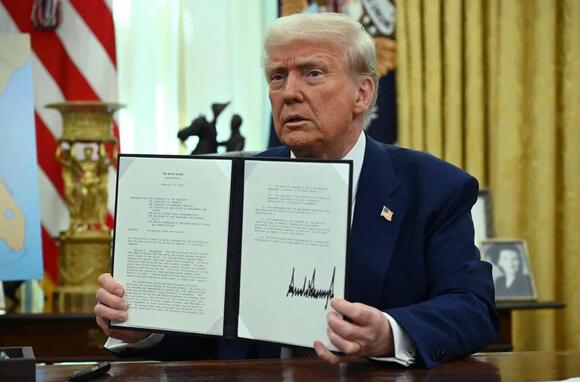 Melania Trump's Signature Draws Comparison to Her Husband's Handwriting ...
