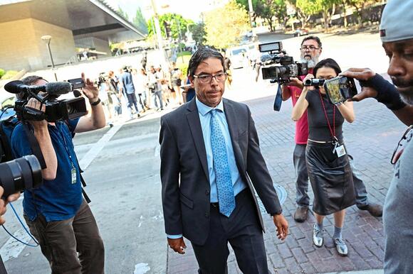 The ‘Friends’ Cast Held a Fundraiser in Matthew Perry’s Honor to Donate ...