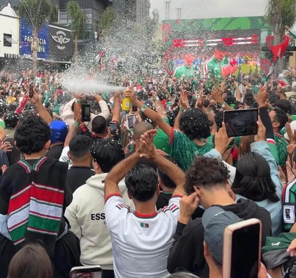 After 2-0 victory over Ecuador, Mexico, filled with pure hope, charges ...