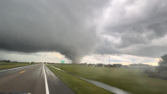 Tornadoes, strong storms roar through parts of Illinois - NewsBreak