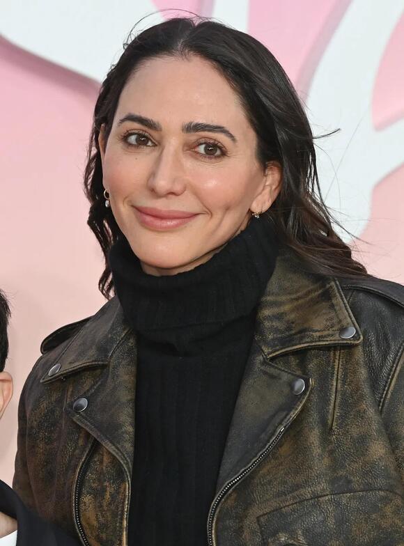 Simon Cowell's Fiancée, Lauren Silverman, Seemingly Hints They Have ...