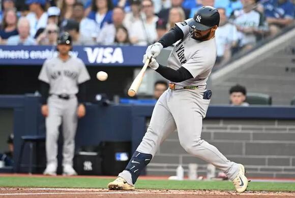 23YO Yankees Star Exits Rangers Game After Ominous Injury, Leaving Fans ...