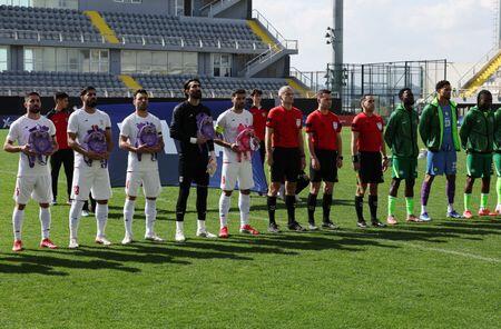 Soccer-Iranian players hold schoolbags in protest over slain girls ...