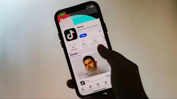 'You run like a girl' TikTok trend explained - NewsBreak
