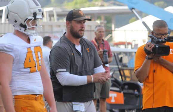 What Tennessee Football TE Coach Alec Abeln Said to Preview Oklahoma ...