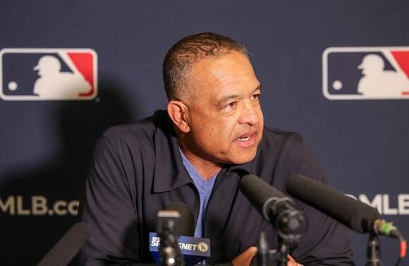 Dave Roberts: From Cancer Survivor to the Hottest Seat in Baseball ...
