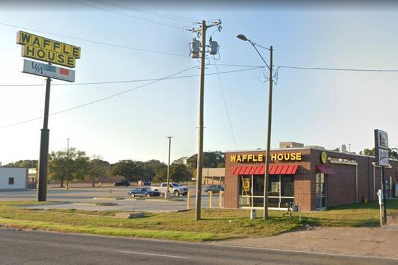 Viral Video Claims Man Cut Power To Eunice Waffle House After Being ...