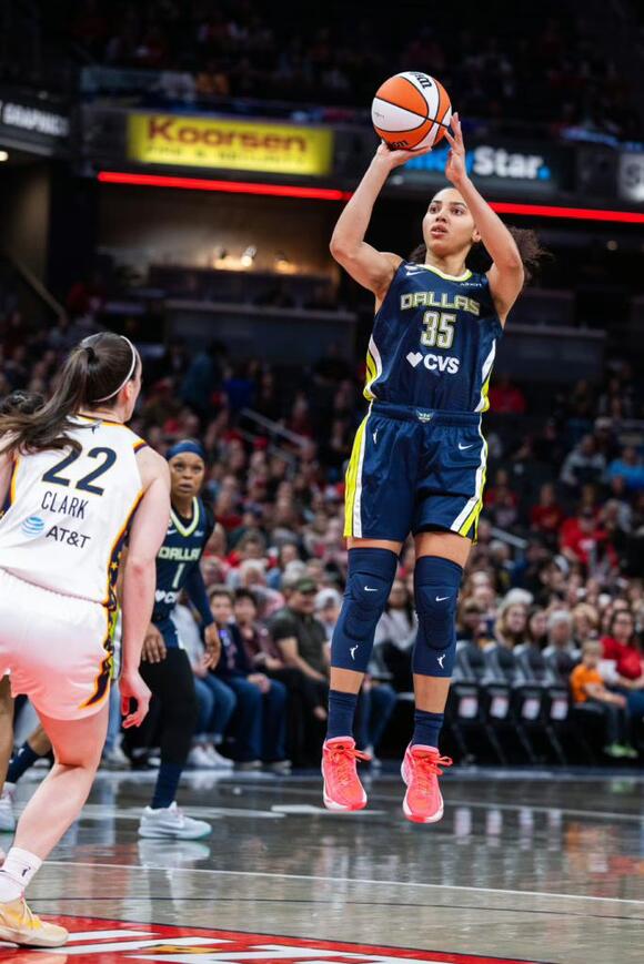 Azzi Fudd’s pregame outfit for Dallas Wings game turns heads - NewsBreak
