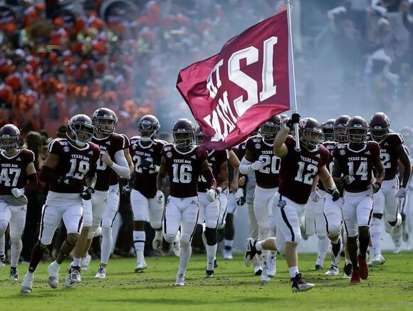 Dallas Cowboys Fan Kicked Out for 'Fire Jerry Jones' Sign - NewsBreak