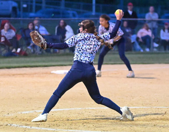 Golden Falcons top Demons 15-4