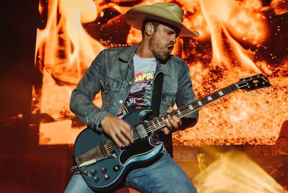 BREAKING: Dustin Lynch Forced To Postpone Red Rocks Debut - NewsBreak