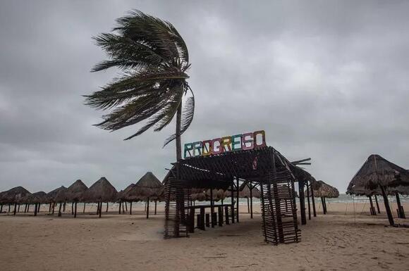 Hurricane Beryl looms over Texas as brutal winds and savage rain storm ...