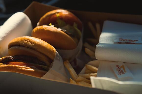 9 Chain Restaurant Cheeseburger Rankings That Have Fast Food Fans ...