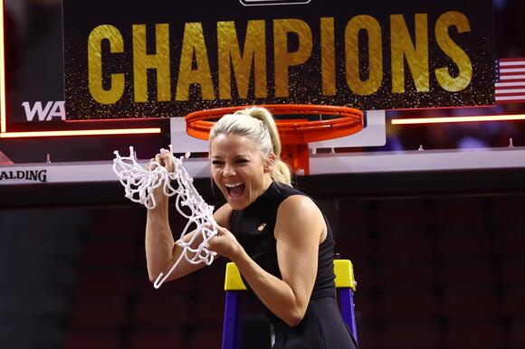 ‘Stunning’ Grand Canyon coach Molly Miller takes internet by storm ...