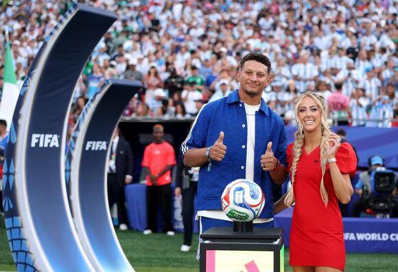 People Think Patrick and Brittany Mahomes Look Different in These New ...
