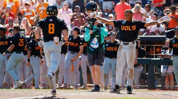 College World Series final score, results: Late homers power Tennessee ...