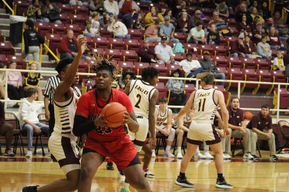 Bombs away: 3-pointers ignite 'Cats to win over Fairfield - NewsBreak