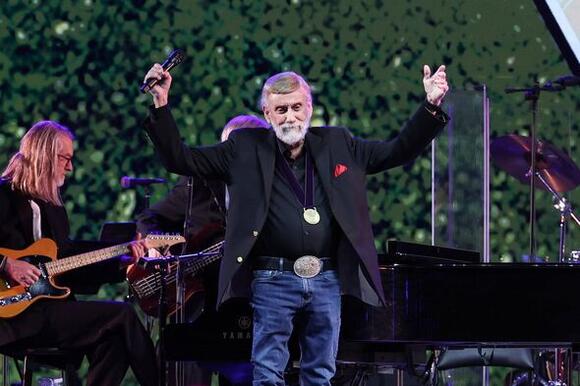 Ray Stevens, 87, rushed to hospital after breaking neck in Nashville ...