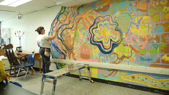 Henrico High classroom receives community mural - NewsBreak