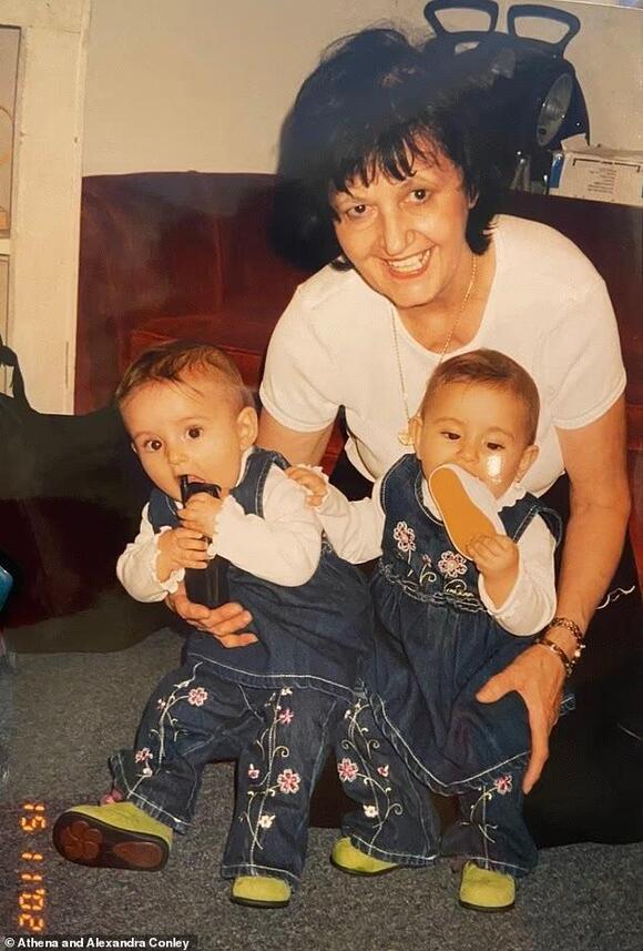 Twins who played Ross and Rachel's baby daughter on Friends dish behind ...