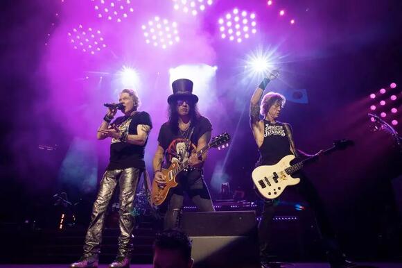 Motley Crue's New Set List - NewsBreak