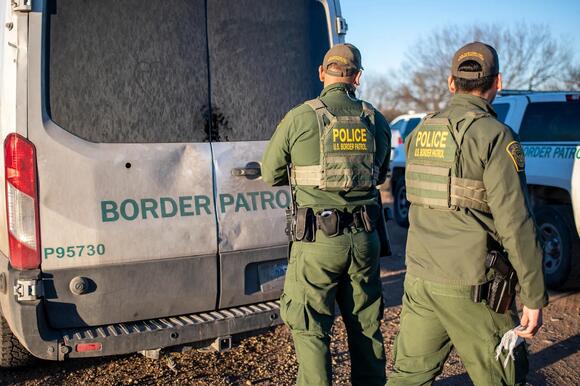 Feds Arrest Alleged Militia ‘Sniper’ Planning Attack at Southern Border ...